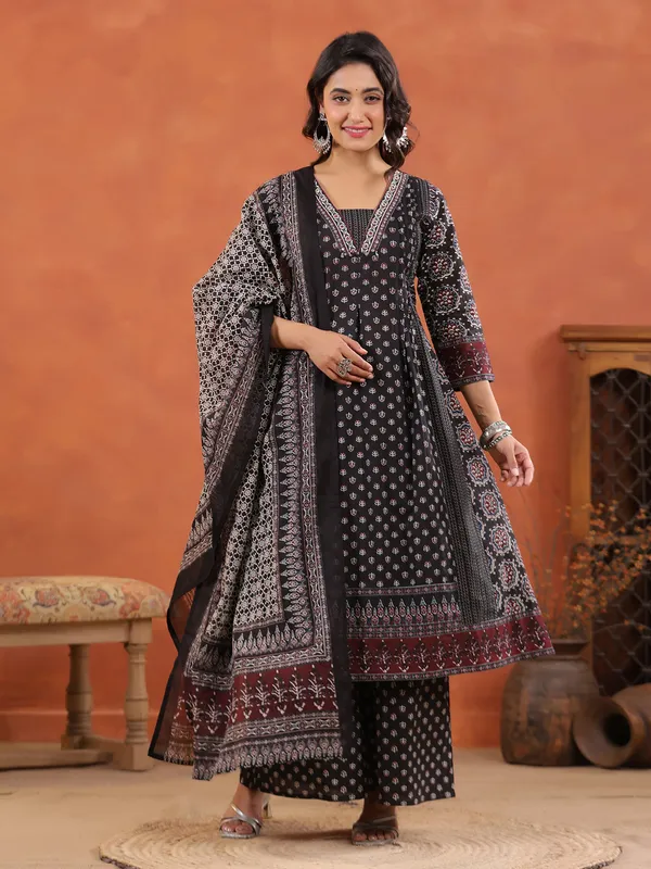 Black cotton palazzo kurti set with print-G3-WKS1029 | United Kingdom