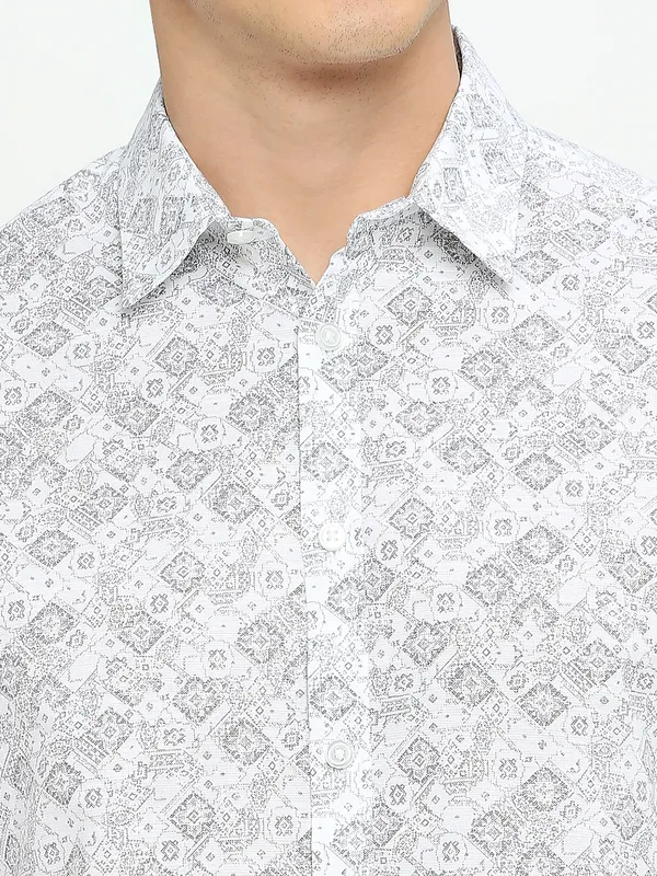 Being Human Men Slim Fit Shirts-White And Grey