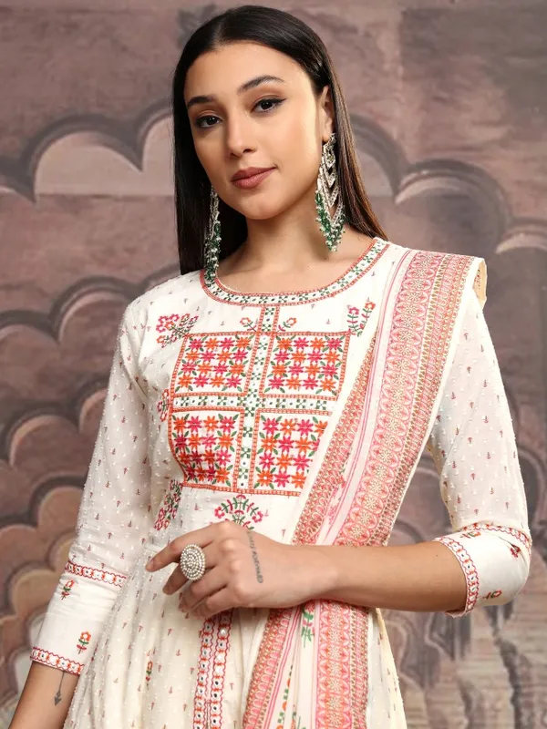 Women Kurta With Trousers & Dupatta